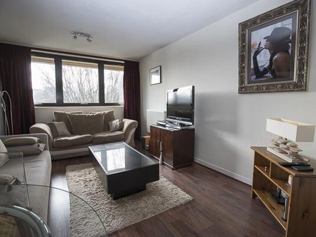 Room at Tavistock Crescent, City of Westminster