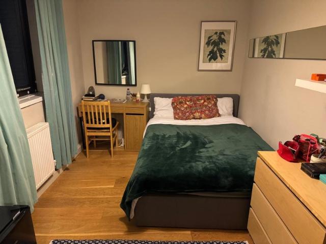 Room at Tavistock Crescent, City of Westminster
