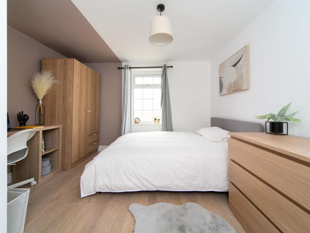 Room at Temple Road, Oxton Village