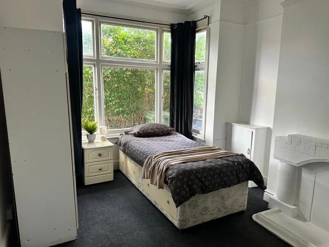 Room at Temple Road, Willenhall
