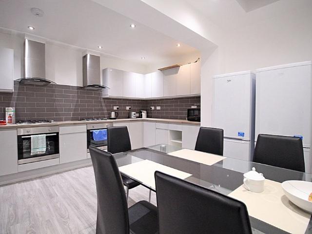 Room at Tennyson Road, Greater London