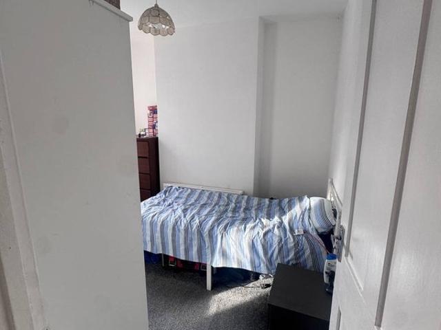 Room at Tennyson Road, Greater London