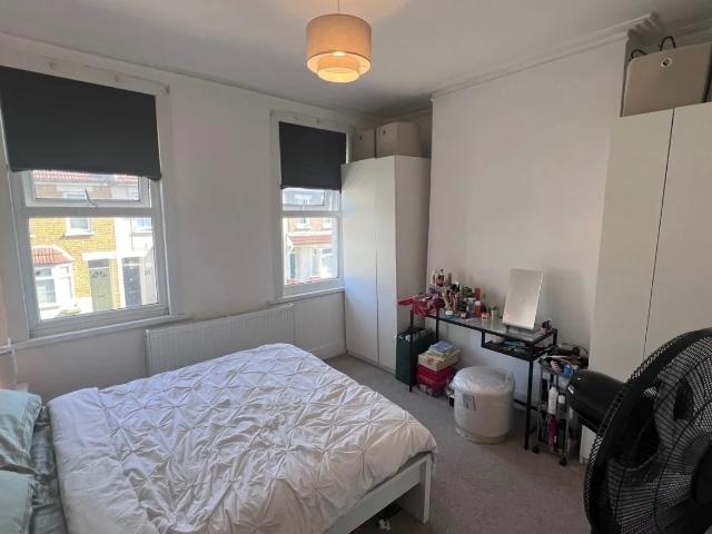 Room at Tennyson Road, Greater London