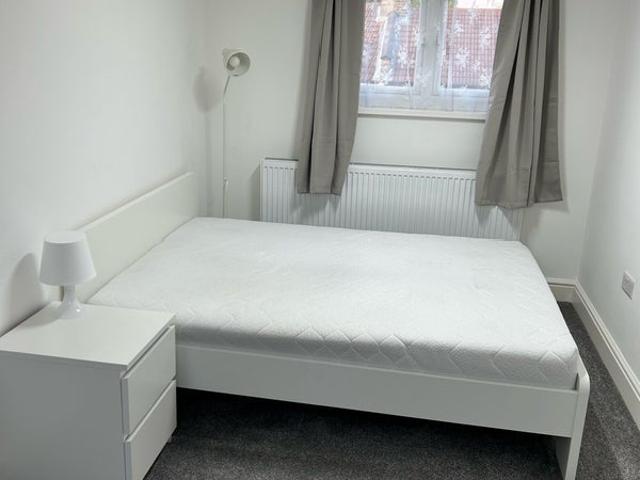 Room at Tennyson Road, Greater London
