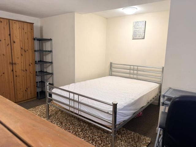 Room at Terrace Road, Newport