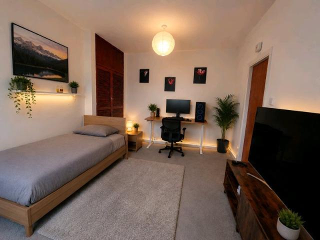 Room at Terrapin Road, Greater London
