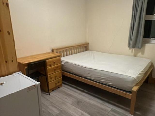 Room at Terrick Road, Greater London