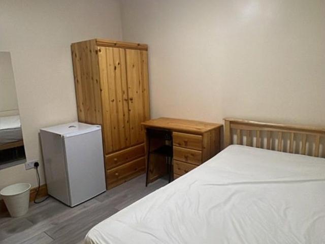 Room at Terrick Road, Greater London