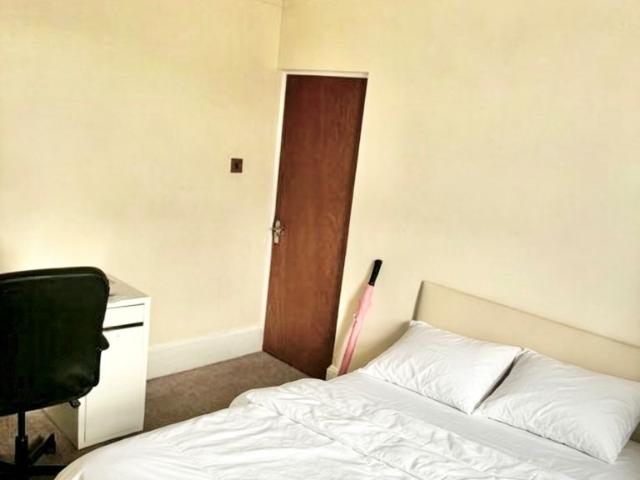 Room at Tewkesbury Terrace, Greater London