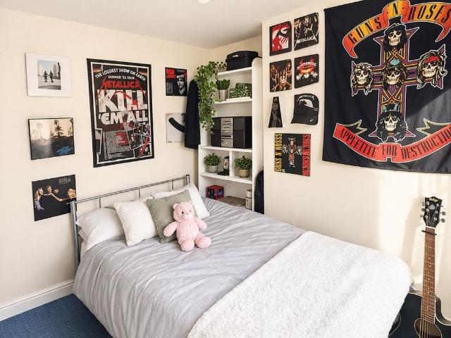 Room at Teversal Avenue, Nottingham