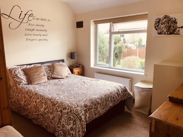 Room at Thames Avenue, Chelmsford