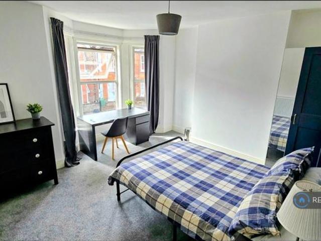 Room at Thackeray Road, Southampton