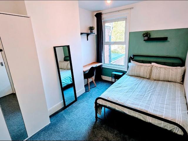 Room at Thackeray Road, Southampton
