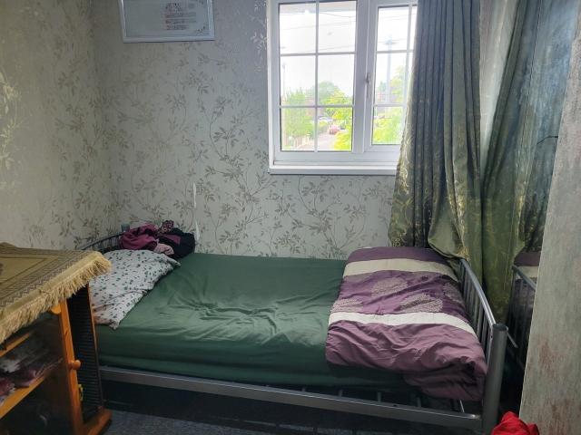 Room at Thatches Grove, Greater London