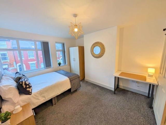 Room at The Towers, Leeds