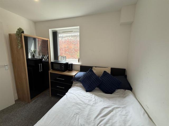 Room at The Woodlands, Mansfield Woodhouse