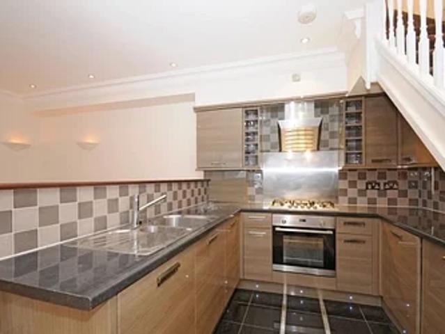 Room at The Avenue, Greater London
