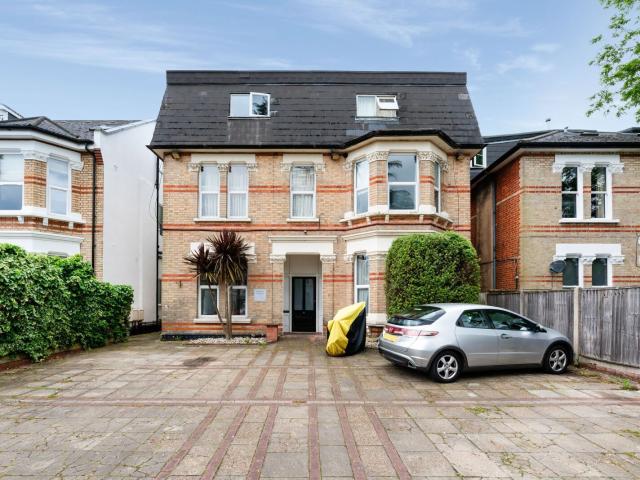 Room at The Avenue, Greater London