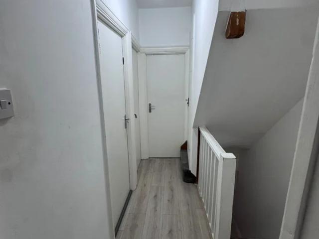 Room at The Avenue, Greater London