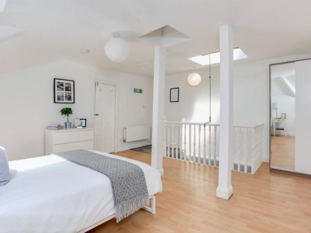 Room at The Avenue, Greater London