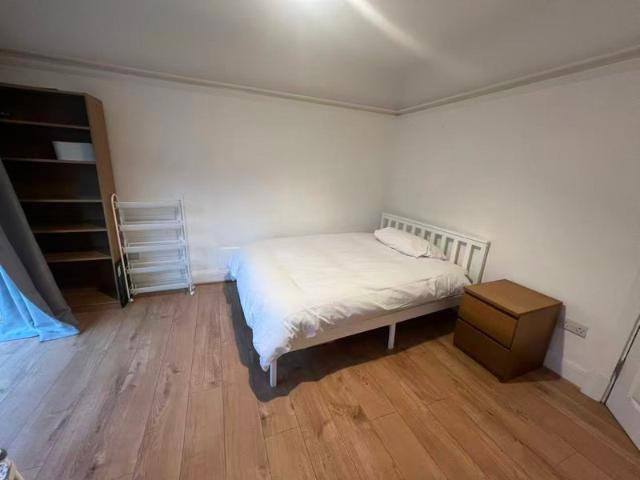 Room at The Crossways, Greater London