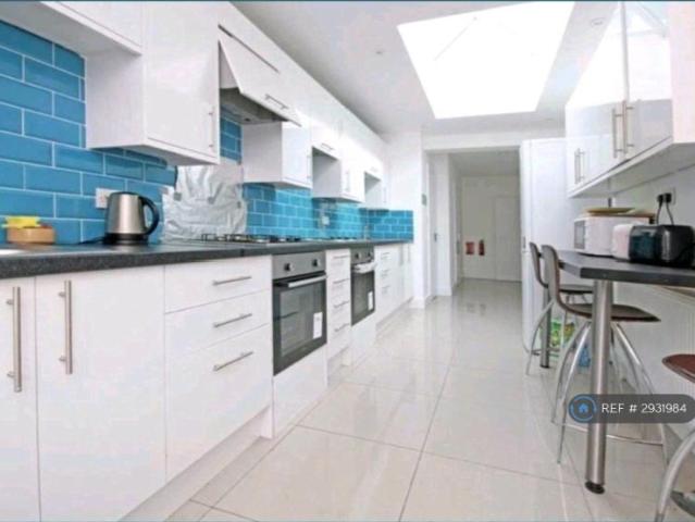 Room at The Crossways, Greater London