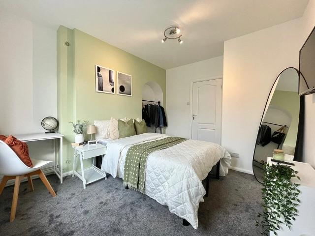 Room at The Crescent, Doncaster