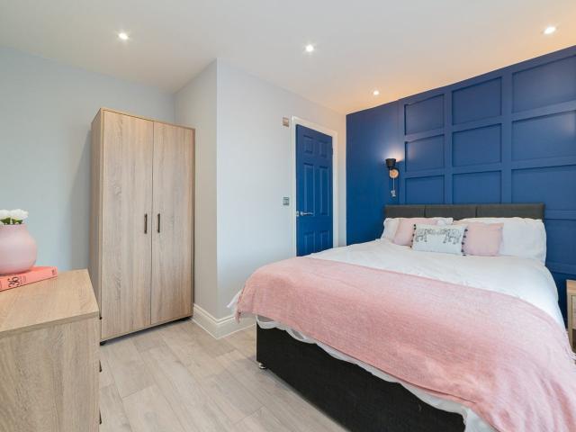 Room at The Crescent, Mole Valley