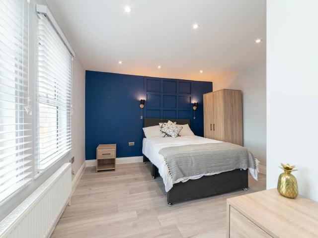 Room at The Crescent, Mole Valley