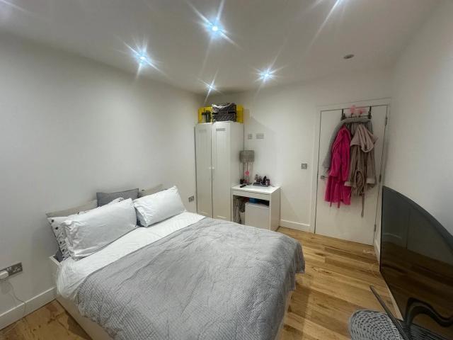 Room at The Drive, Broxbourne