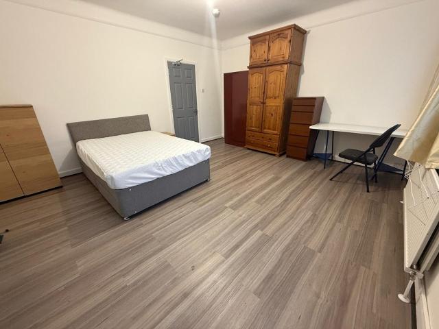 Room at The Limes Avenue, Greater London