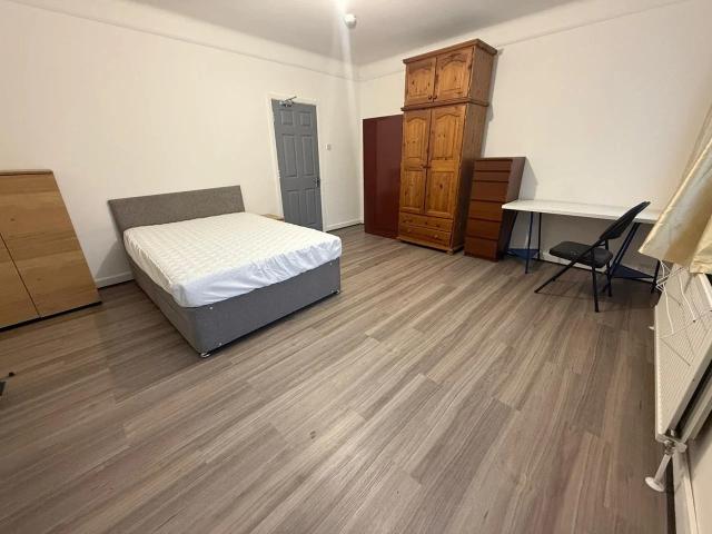 Room at The Limes Avenue, Greater London