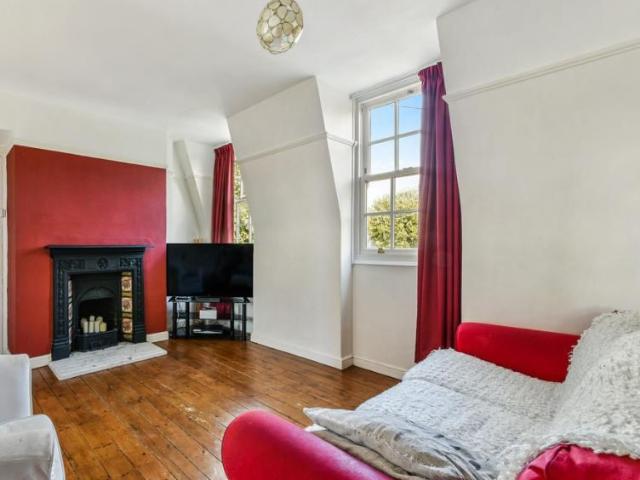 Room at Thermopylae Gate, Greater London