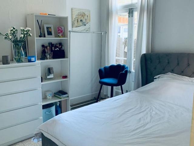 Room at Third Avenue, Greater London