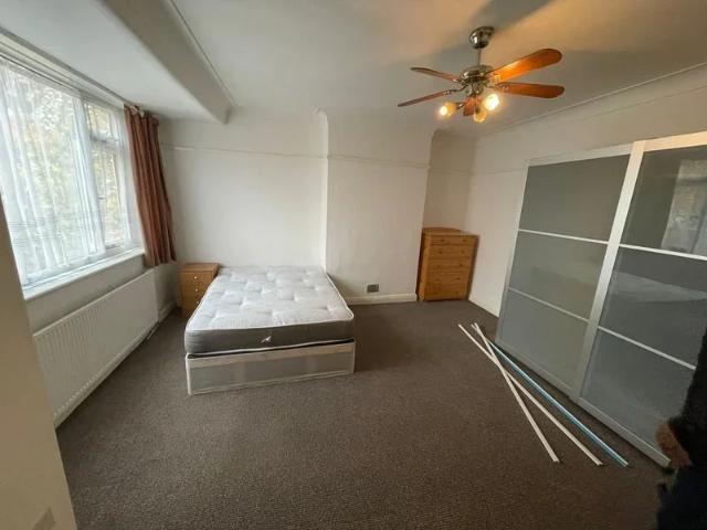 Room at Thirsk Road, Greater London