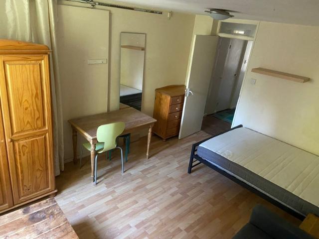 Room at Thistlewood Close, Greater London
