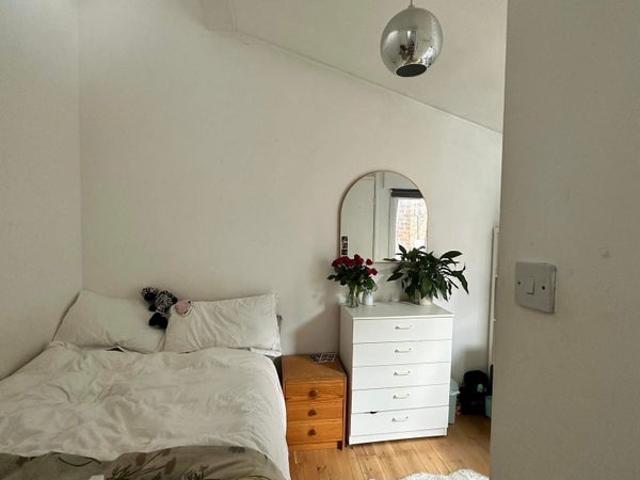 Room at Thistlewood Close, Greater London