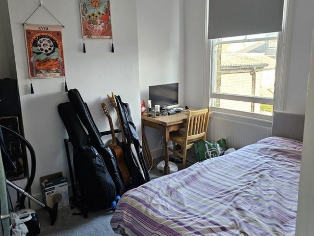 Room at Thompson Road, Greater London