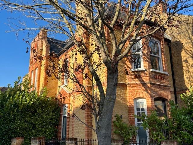 Room at Thorncliffe Road, Greater London