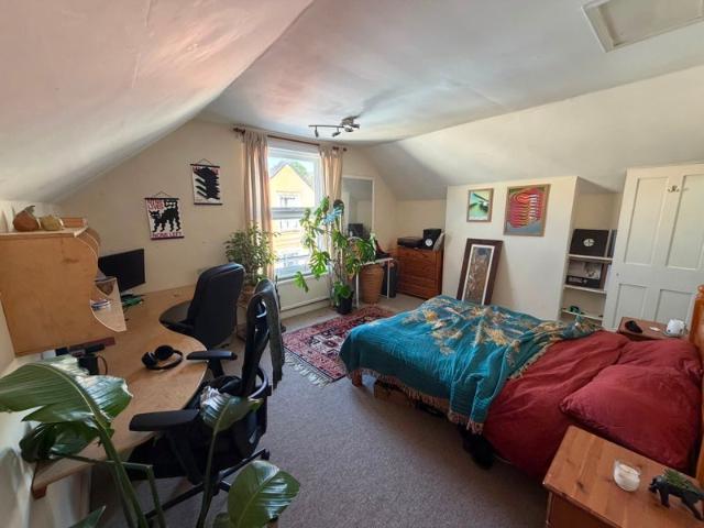 Room at Thorndale, Bristol