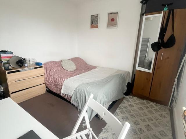 Room at Thornton Avenue, Greater London