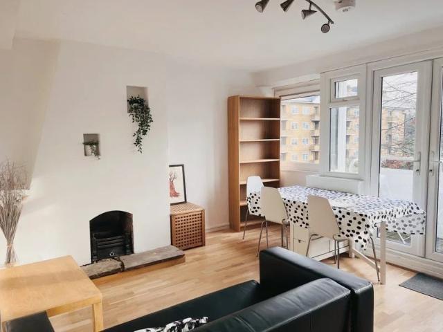 Room at Thornton Road, Greater London