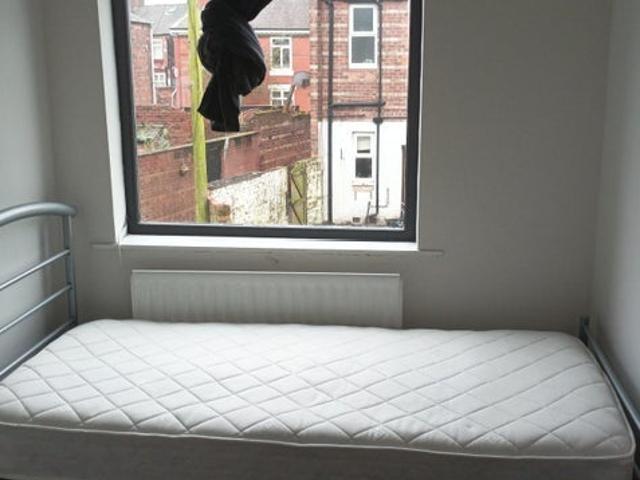 Room at Thornton Road, Manchester