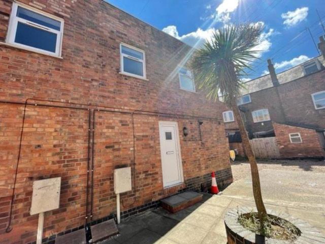 Room at Thorpe Street, Leicester