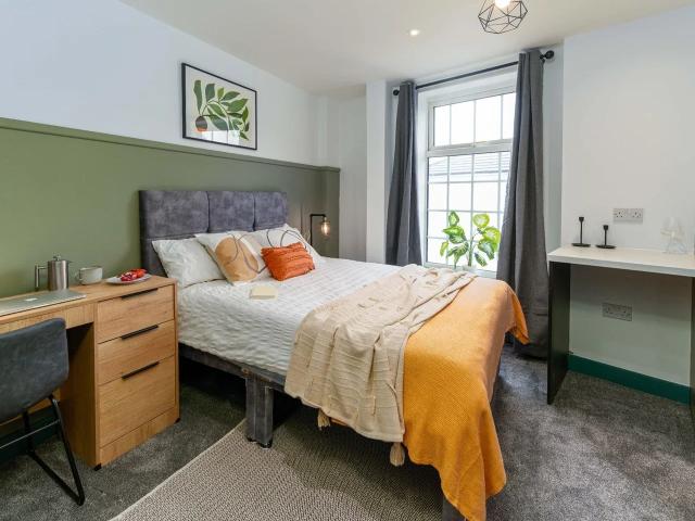 Room at Throstle Bank Street, Tameside