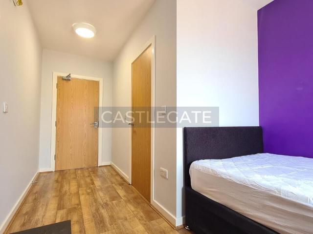 Room at Threadneedle Street, Kirklees