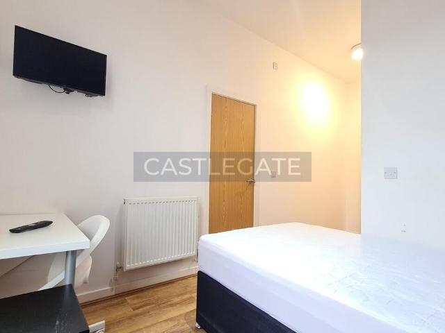 Room at Threadneedle Street, Kirklees