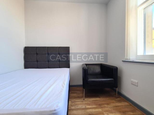 Room at Threadneedle Street, Kirklees