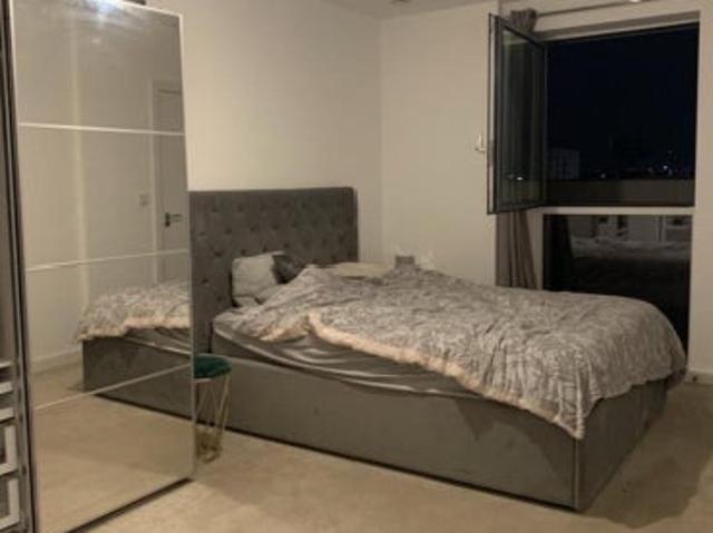 Room at Thunderer Street, Greater London
