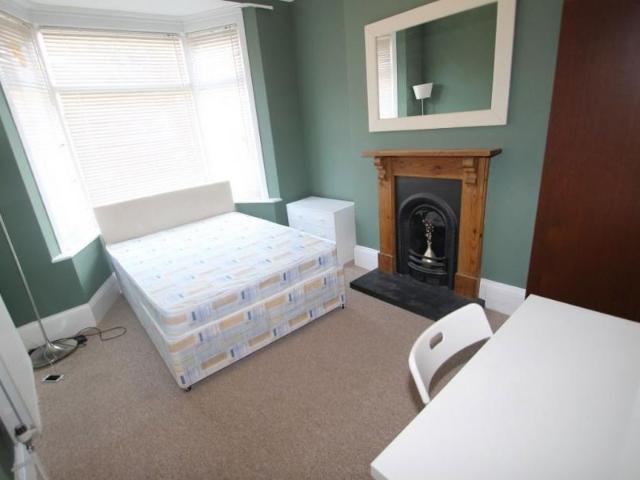 Room at Thurlow Road, Leicester